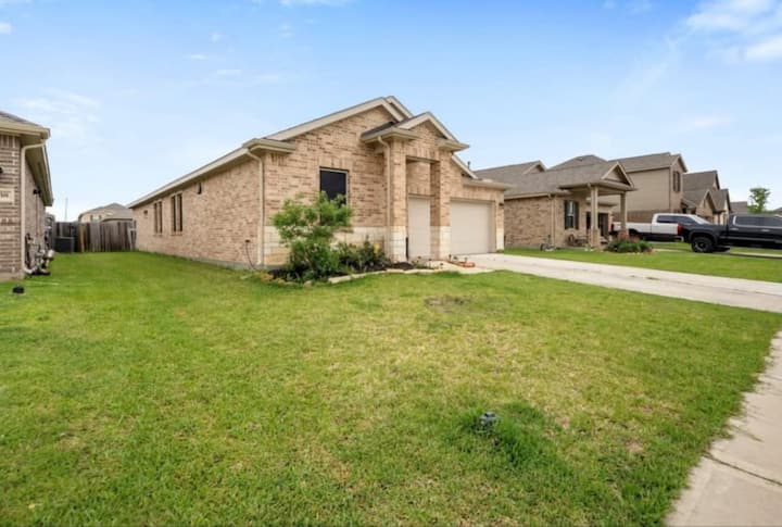 The House Is Great - Baytown, TX