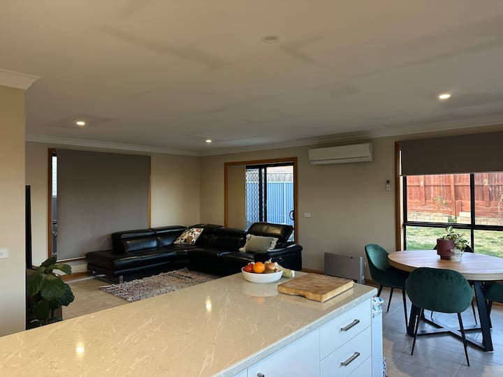 Central, Cozy Family Home - Bathurst