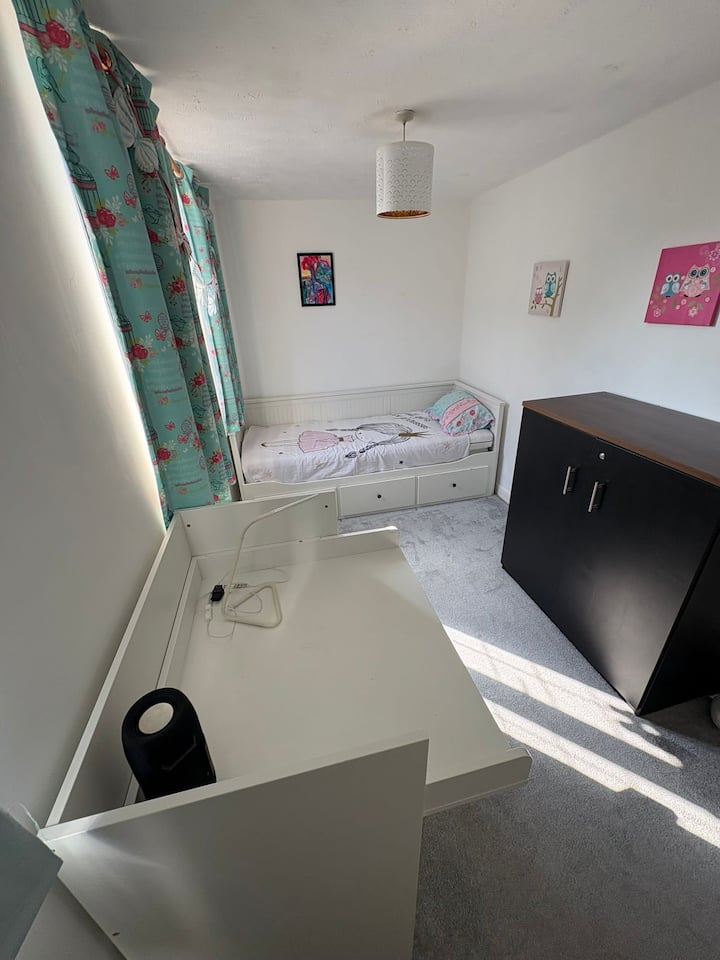 Cheap And Clean Double Bed Room - Bromley