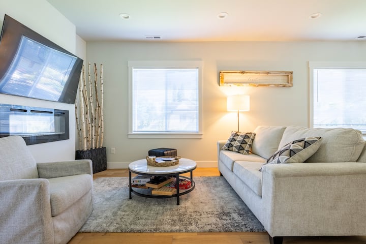 Downtown Charm Meets Waterfront Walk To Everything - Vancouver, WA