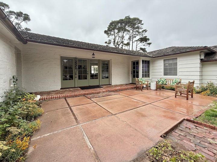 Salt & Surf Cottage - Monterey, CA