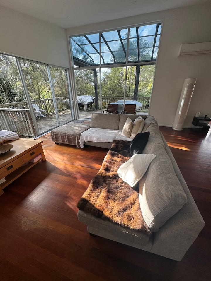 Spacious 5-bedroom House - Auckland