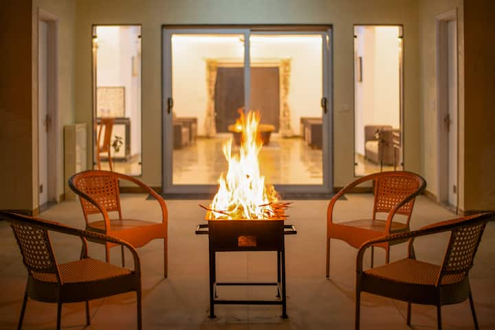 Stayvista At Villa M3 W/ Lawn & Pool - Chomu