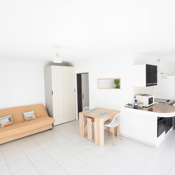 “Olivéa” – ÉCrin Fleuri, Terrasse & Plage à 5 Min - Antibes