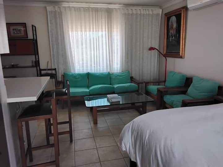 Winelands Mountain Valley, Nestled In The Boland. - ステレンボス