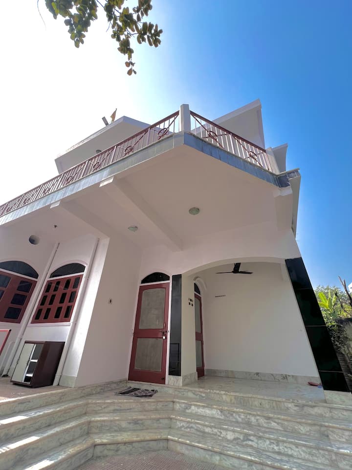 Villa & Comfy 6-bed Retreat - Darbhanga