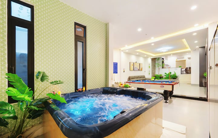 Cassia Villa 4br - My Khe Beach – Private Jacuzzi - Da Nang