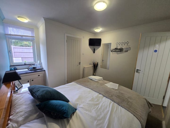 Mendip Room - With Ensuite. - Weston-super-Mare