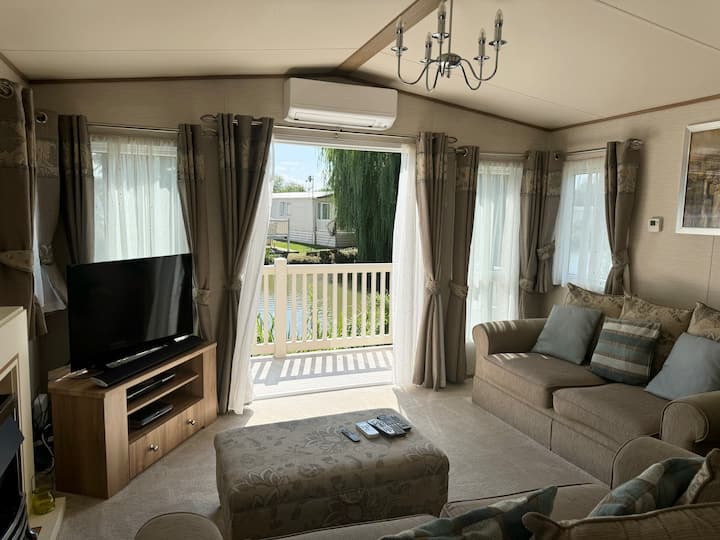 Lake Front 2 Bed Caravan, Hoburne Cotswold - 