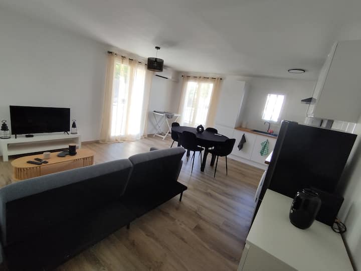 Appartement T2 Centre-ville Climatisé Avec Balcon - Lunel