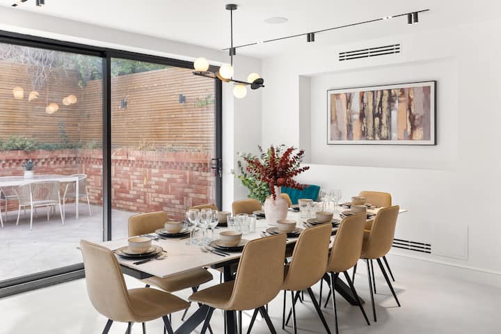 Stylish Family Home In Peaceful Hackney Spot - London