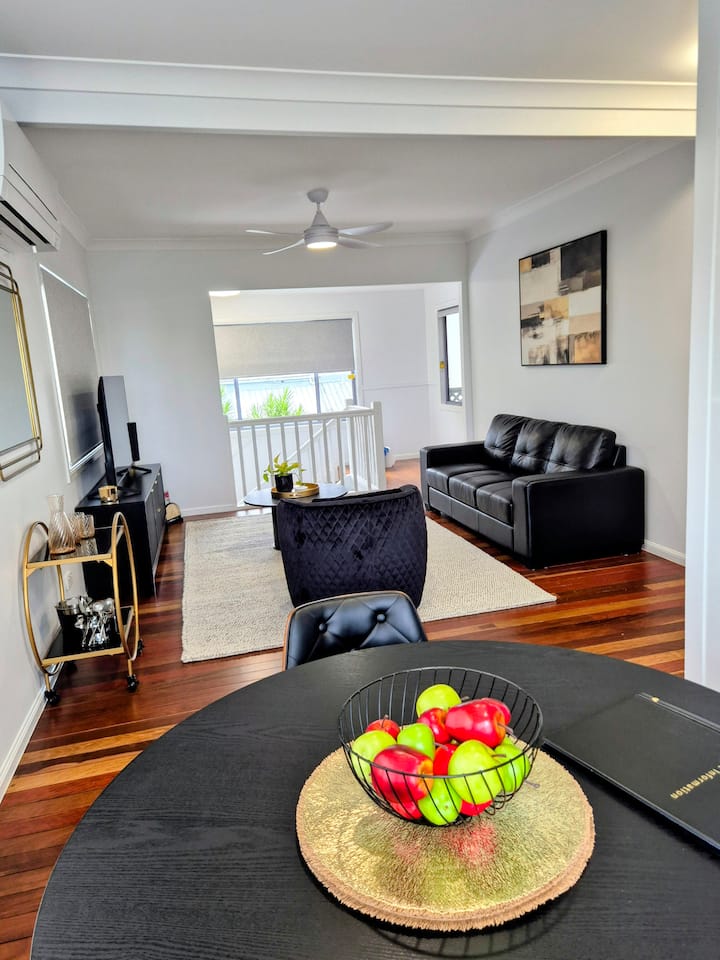 Hideaway On Oxley - Upper Level - Redcliffe