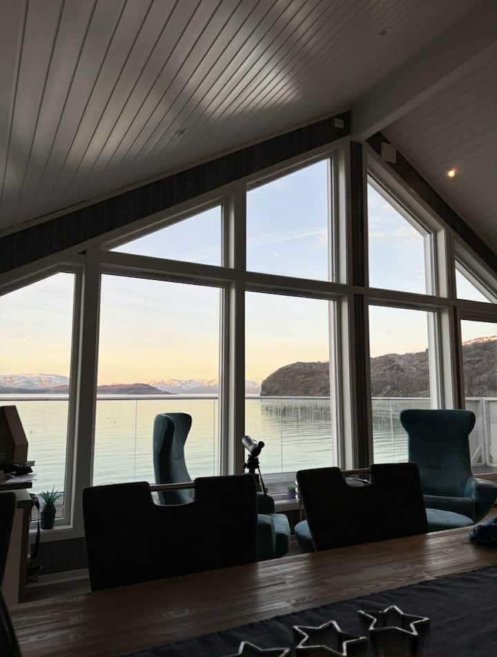 Fritidsbolig,2 Soverom I 2 Etasje Med Strandtomt - Alta