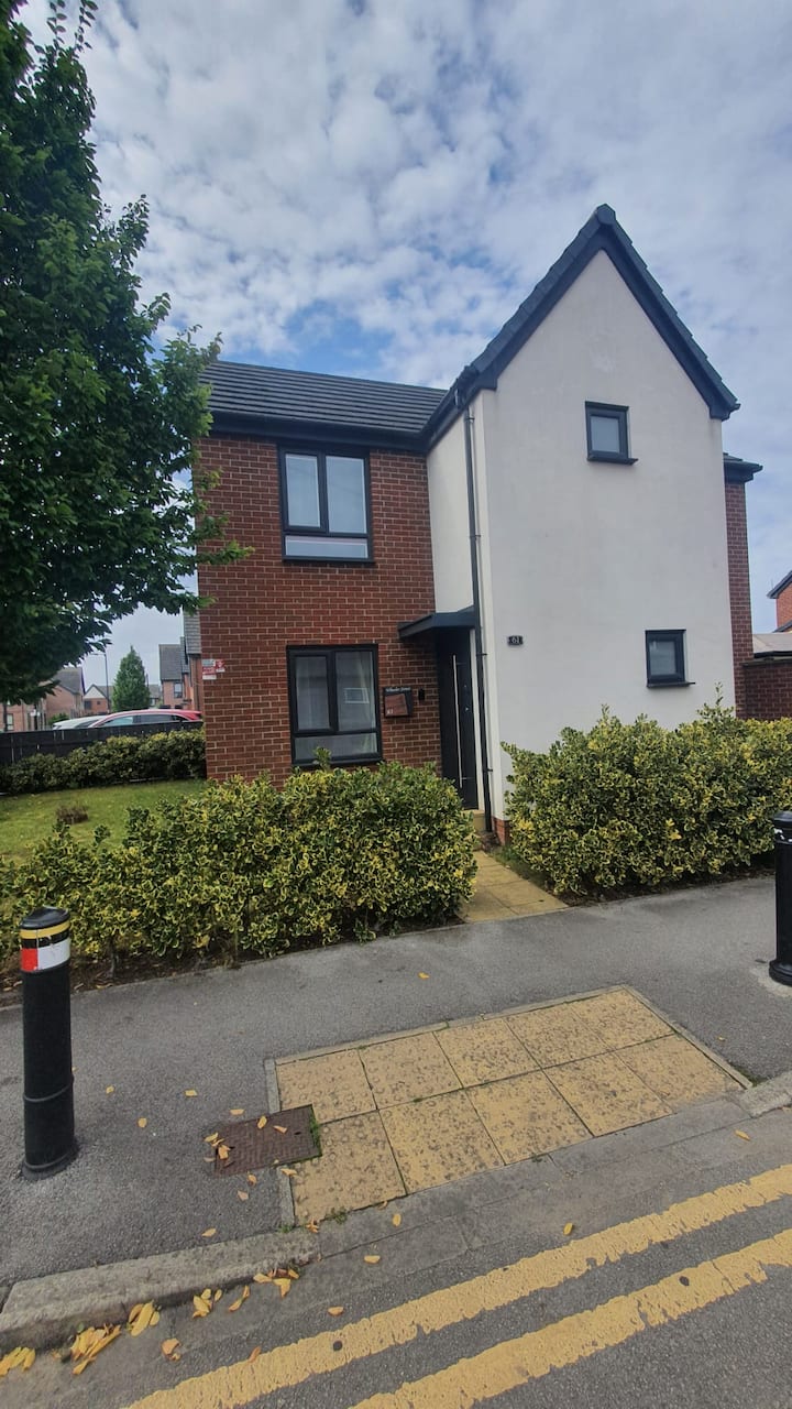 Stylish 3-bed House– Perfect For Families & Groups - Hull