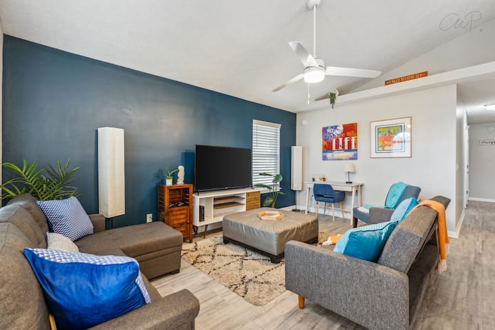 3 Bedroom | Sleeps 13 | Perfect For Spring Break - Panama City Beach, FL