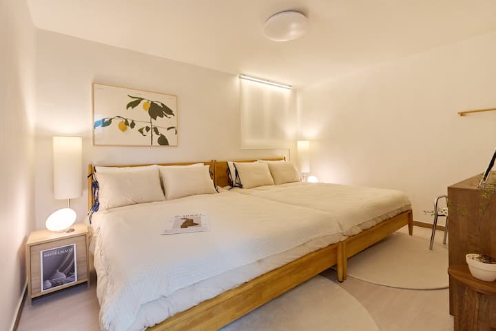 2호선 신림역 6분｜공항버스 정차｜홍대·강남 20분｜고척돔 22분｜명동30분｜공식허가 - South Korea