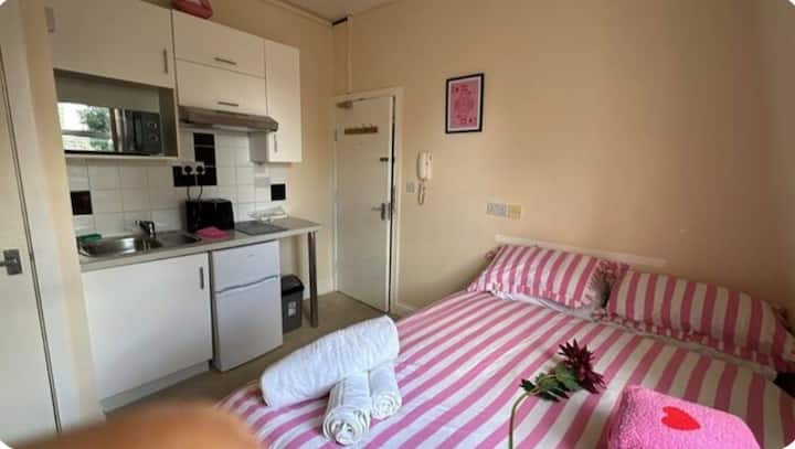 Very Central Warm Studio(d) - Earls Court