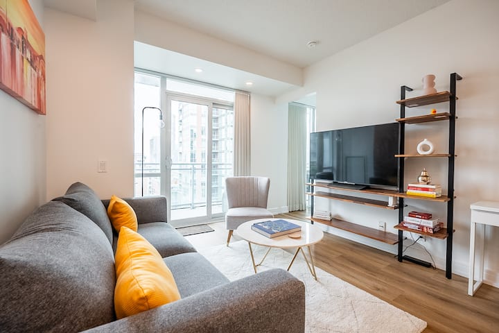 Stylish 1br Condo • Sleeps 4 • Stunning City Views - Lakeshore