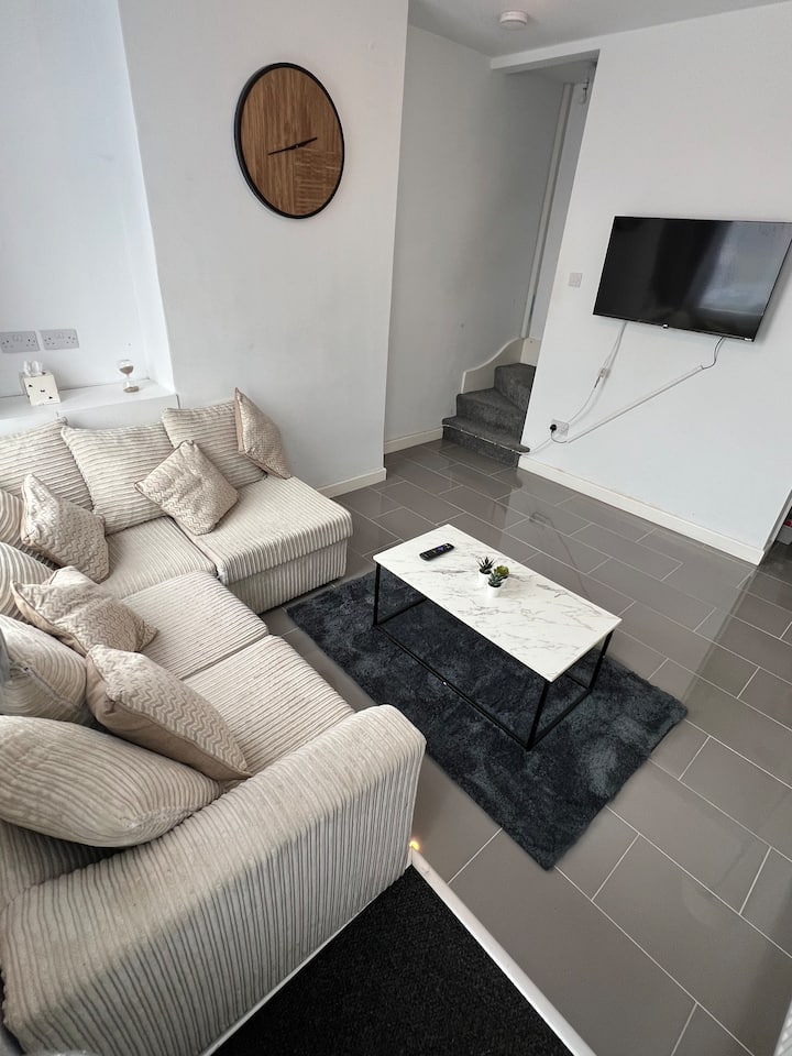 Stylish Home: Sleeps 5, Close To Cbs Arena & Town - Coventry