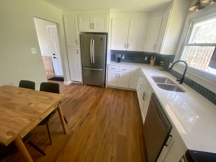 Mid-century Modern Grove City Home - Grove City, OH