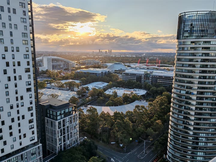 Bright & Spacious 2-bedroom Apt In Olympic Park - Burwood