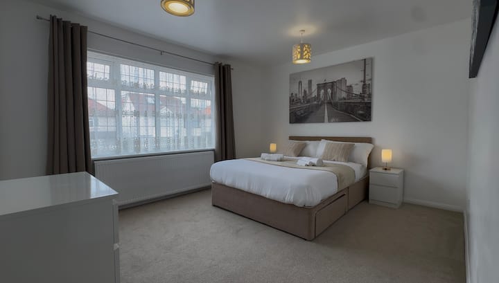 Large Home With Super Fast Wi-fi - Romford