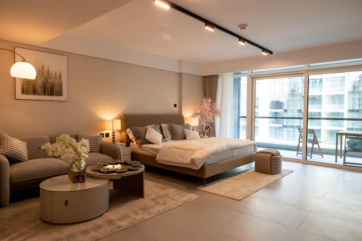 Harbor-side Manhattan Studio: Canal & Skyline View - Bahrain