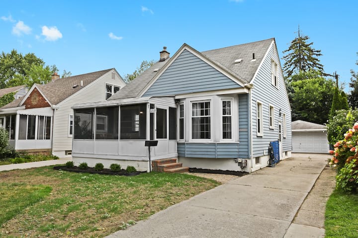 Stylish Metro Detroit Gem | Renovated W/ Game Room - Royal Oak, MI