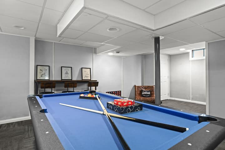 Modern Metro Detroit Gem | Office + Game Room - ウォレン, MI