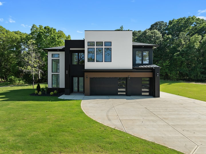 The Modern Manor - Auburn, GA