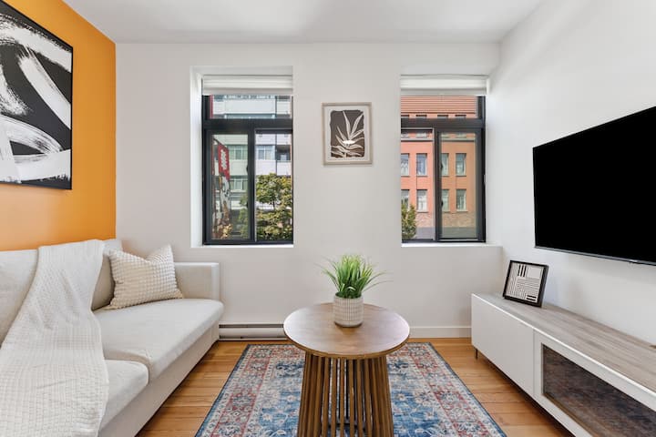 Stylish 1br Apartment - Walk To Dining & Culture - Vancouver