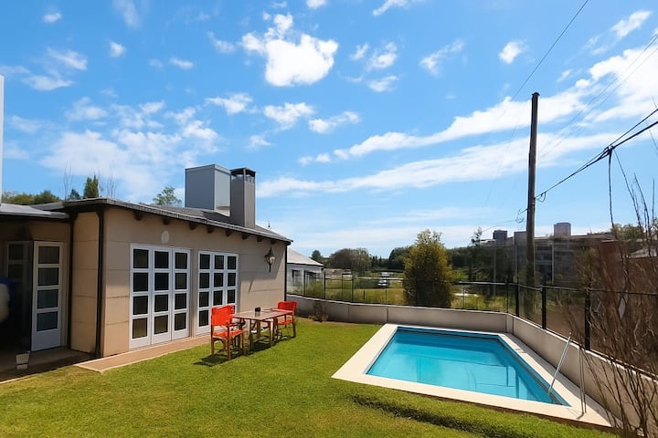 Descanso Y Confort: Quincho Con Patio Y Piscina - Concordia