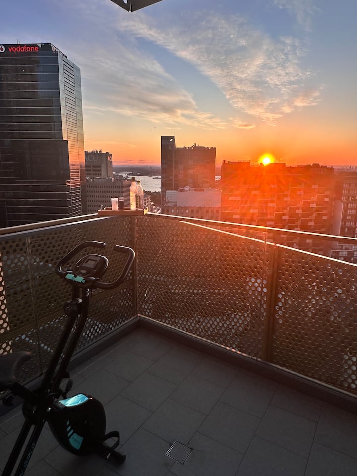 Sunset Views & King Comfort Room - North Sydney