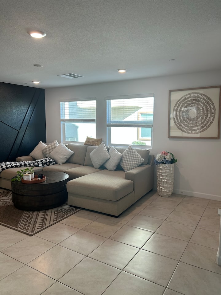 New 4br Townhome | Modern Luxury Home - 賭城大道