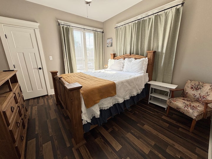 Baker Bungalow - Cool, TX