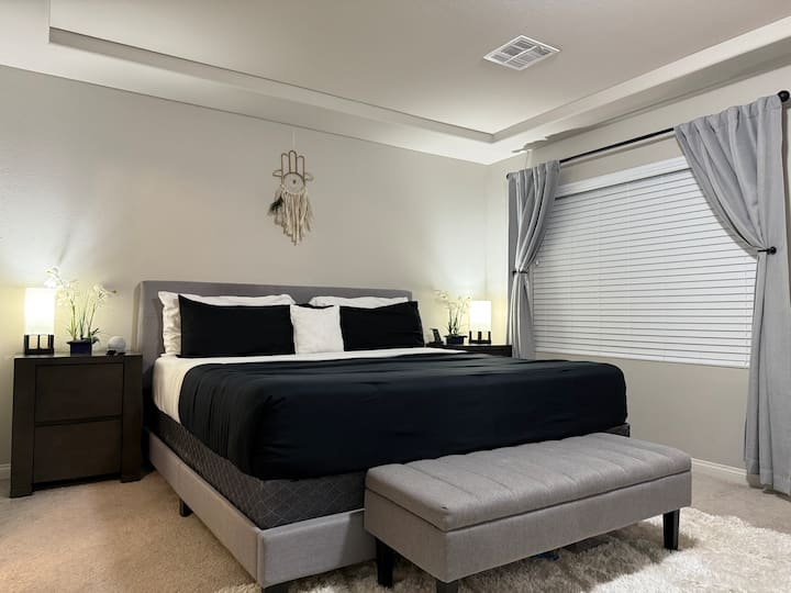 Huge Master + Workspace + Centrally Located - Las Vegas, NV