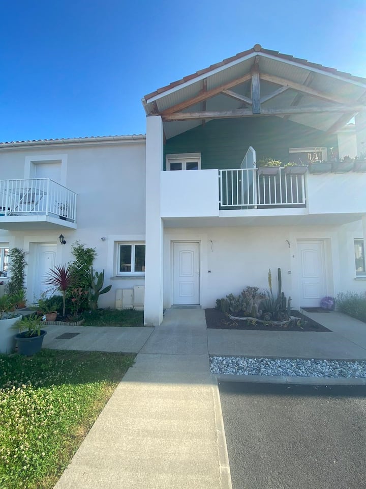 Charmante Maison Mitoyenne Pour 4 à 6 Personnes - Bayonne
