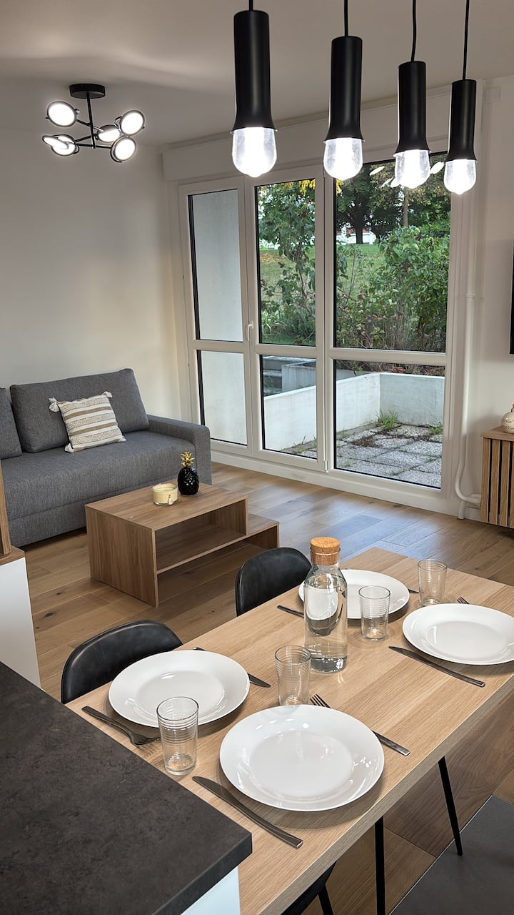 Séjour Confortable Avec Parking - La Chapelle-Saint-Mesmin