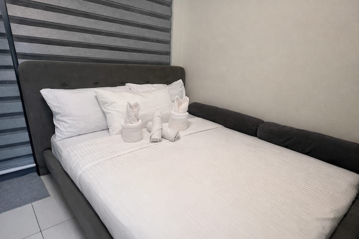 Fame 1br Condo|pool| Near Megamall |Guest Favorite - Metro Manila