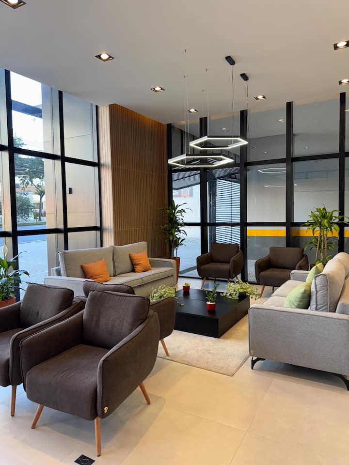 Excelente Localização, Garagem Grátis, 5min Centro - Curitiba