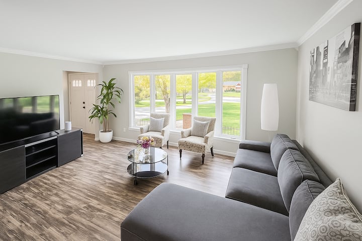 Cozy & Convenient Stay In South Bend - South Bend, IN