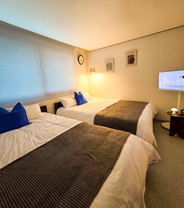 5 Min To Hongdae·sinchon|airport Bus|luggage Ok - Seoul