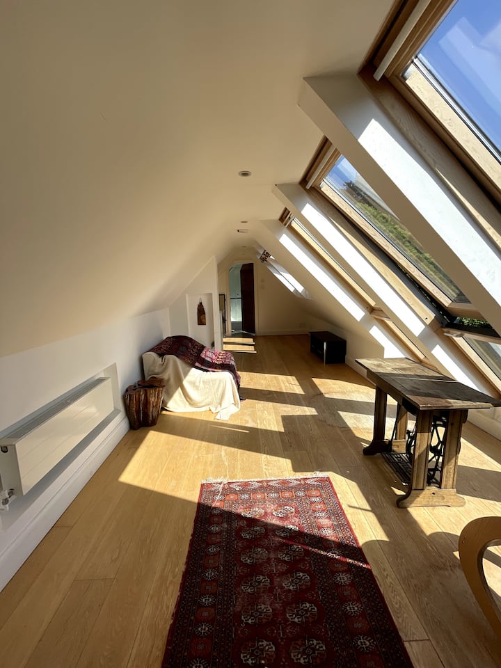 Spacious Loft Room W/ Ensuite - Crowborough