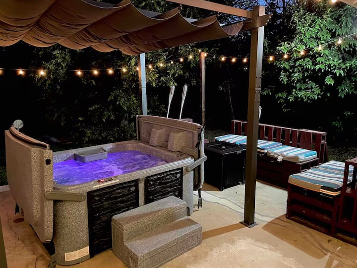 Quiet Home Near Airport, Hot Tub - San Antonio, TX