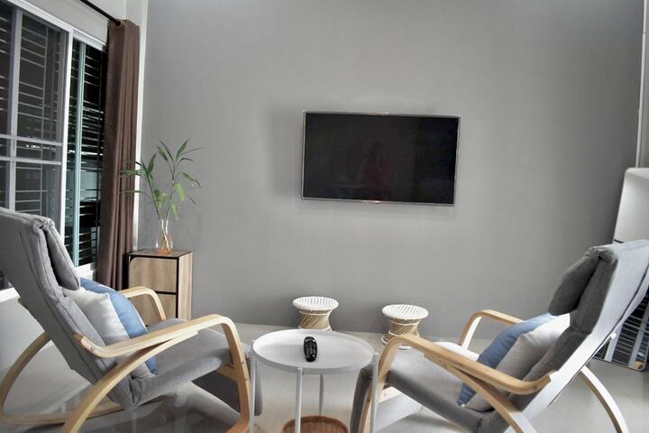 Modern Apartment With Living Room | Unit B1 - Lampang