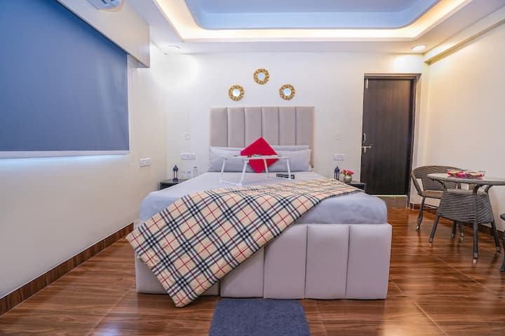 Skylight Bnb -2bhk With Pool At Candolim Beach - Goa