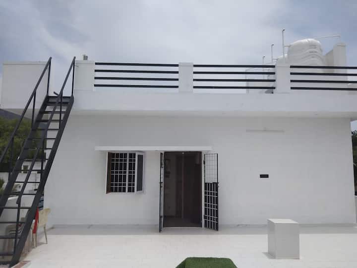 Jyoti Abode - A Serene Cosy Homestay + Terrace - Vellore