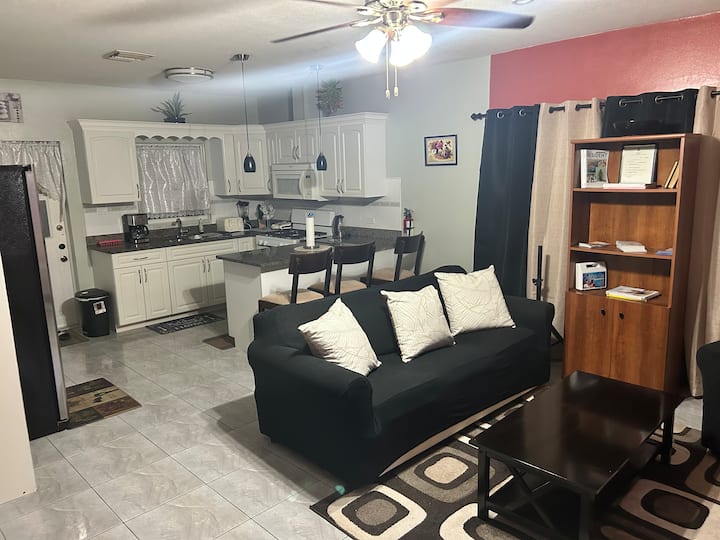 Beautiful Wall Flowers Place - Cayman Islands