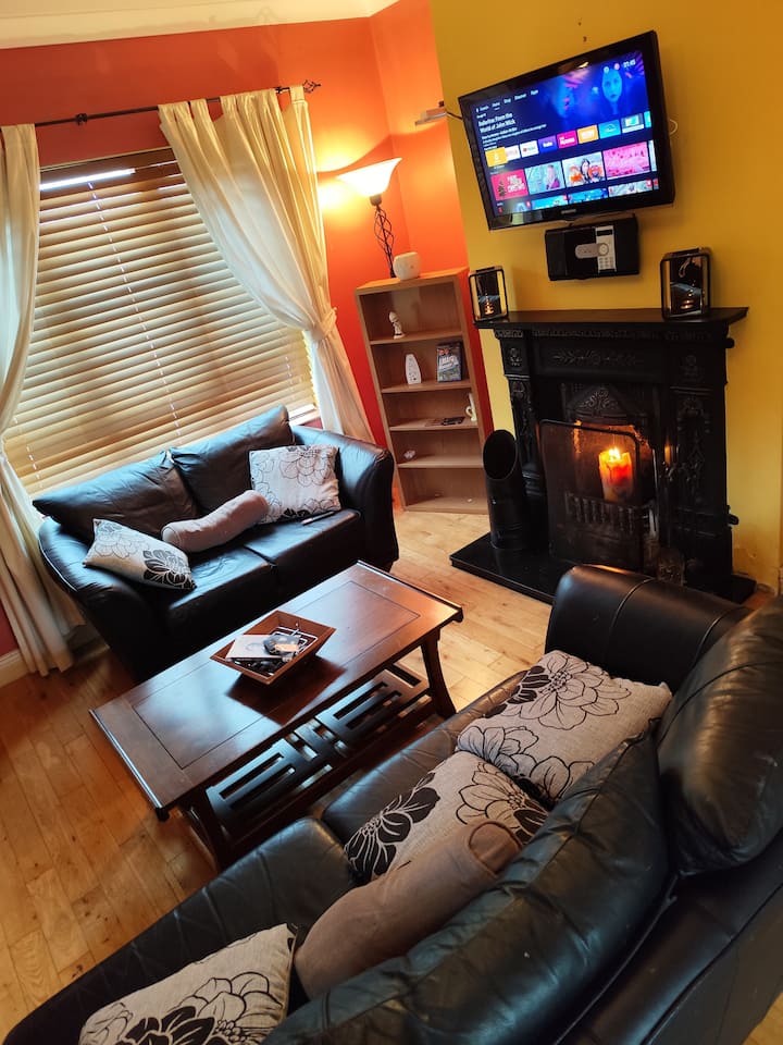 Castlebar Town, 2 Bedroom Home. Easily Sleeps 4 - Castlebar