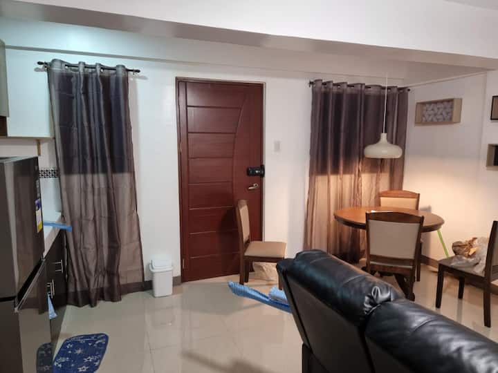 Cozy Clean Space With Balcony - Near Entrance - Davao City